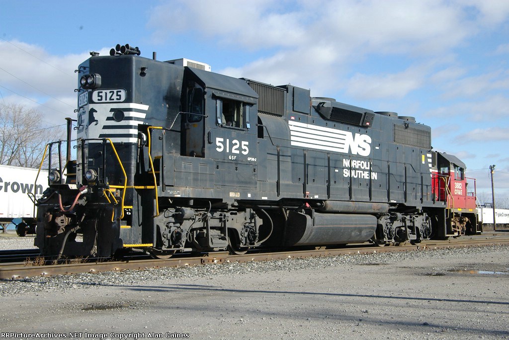NS GP38-2 5125